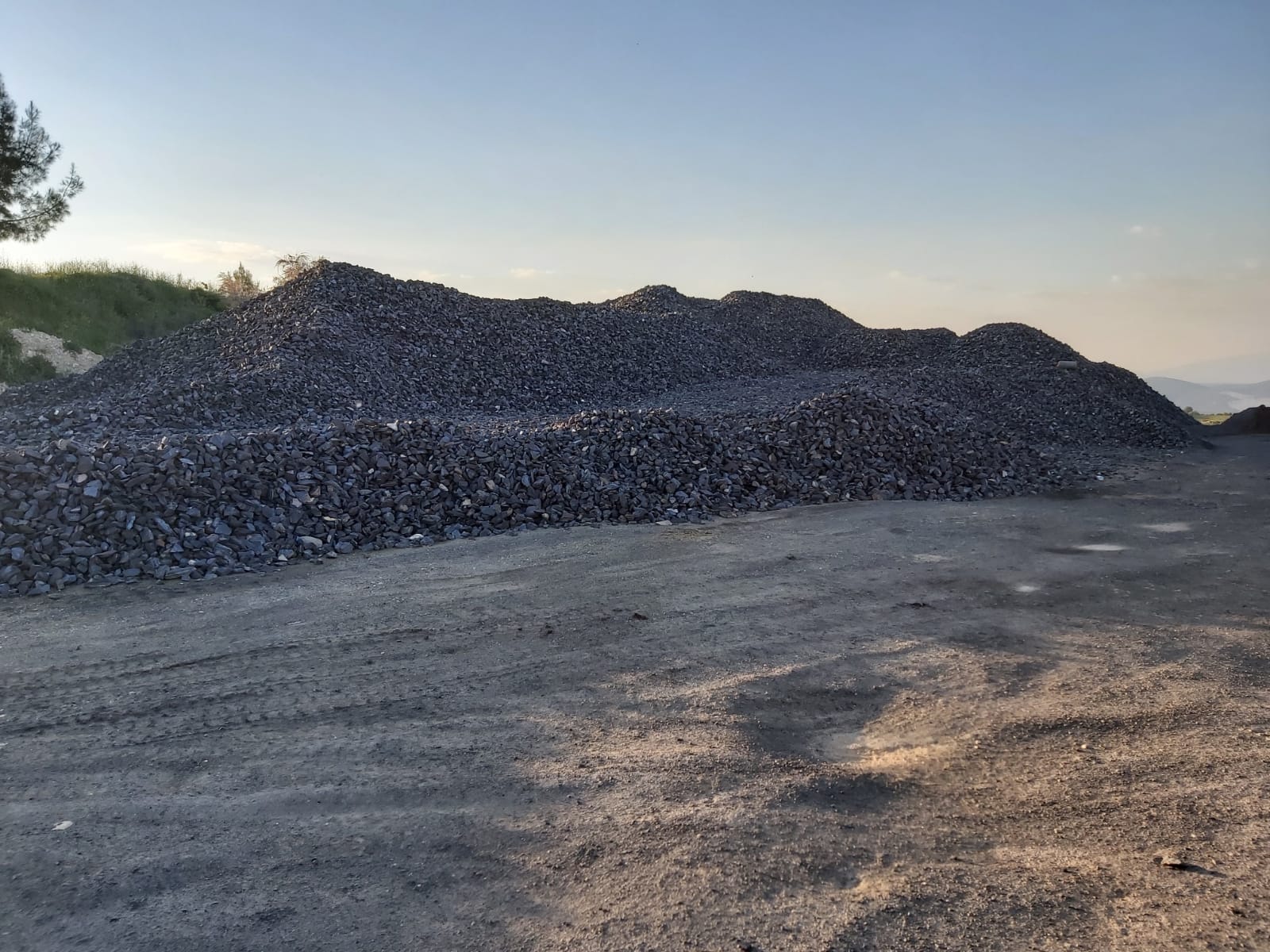 Lumpy Raw Bauxite Ore - ready for shipment from stock