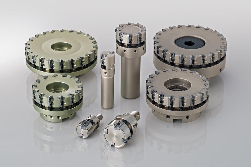 Sumitomo hooks single-crystal diamond on ALNEX ANX Series PCD Cutter ...